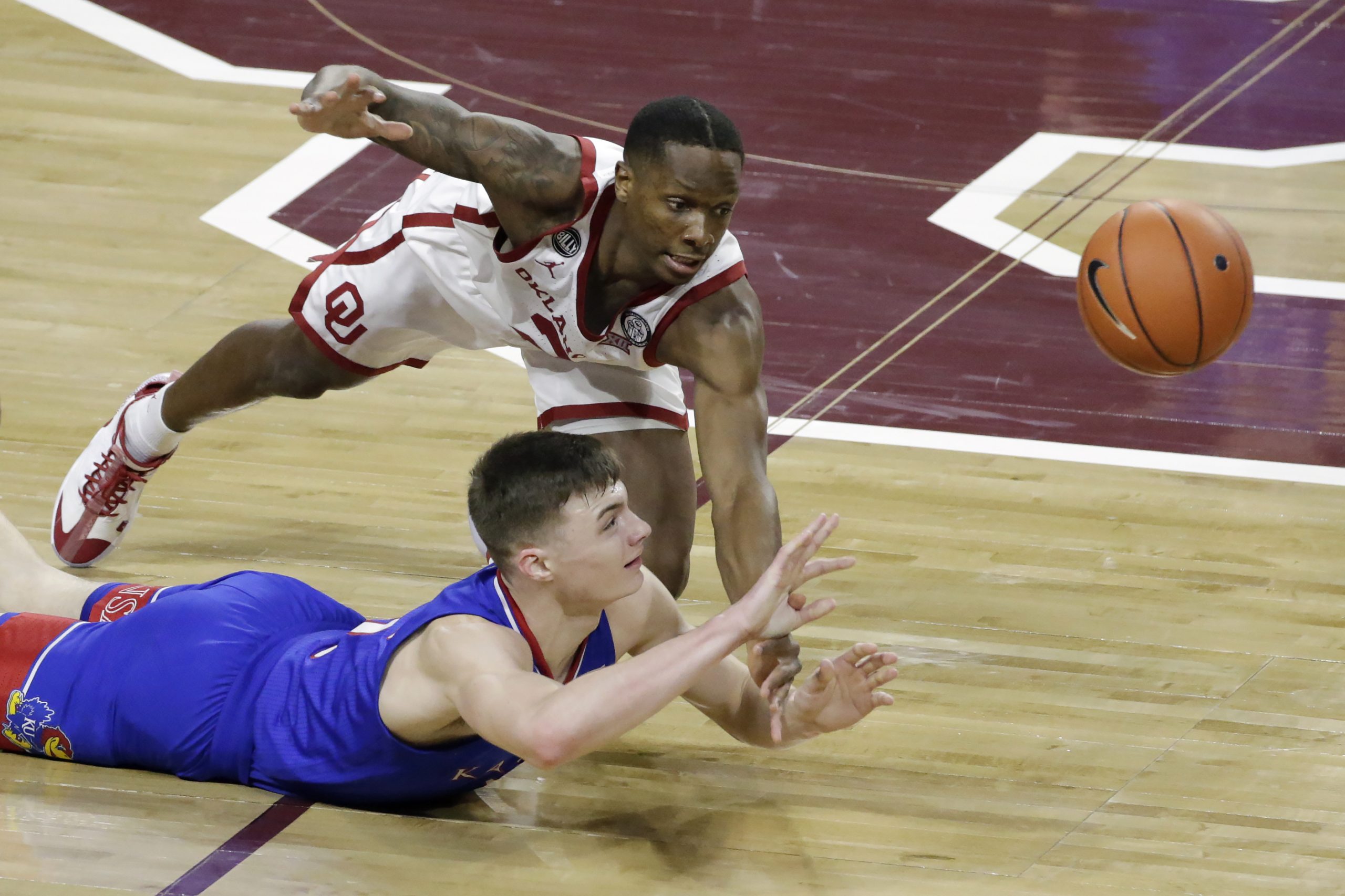 ‘Something has to change’: No. 9 Kansas drops third consecutive game ...